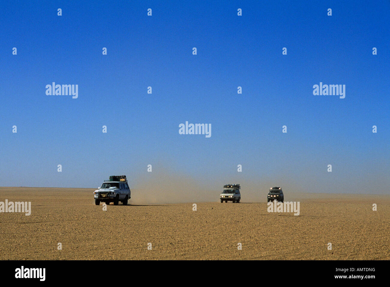 Off-road vehicles trekking through the Libyan desert Stock Photo - Alamy