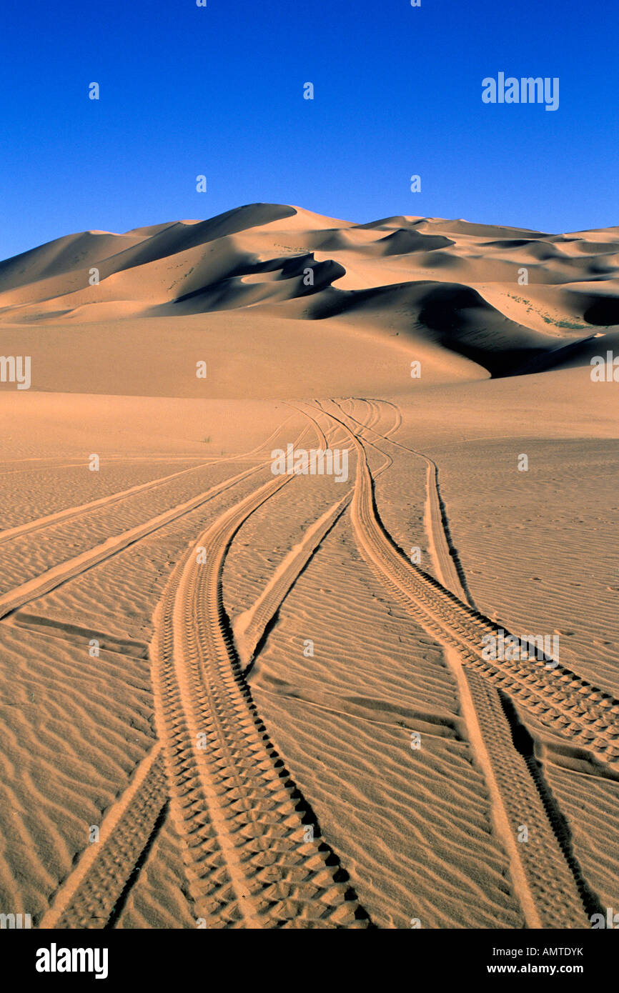 Vehicle tracks in desert hi-res stock photography and images - Alamy