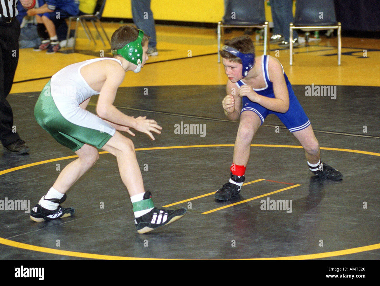 Intermediate school level wrestling Stock Photo - Alamy