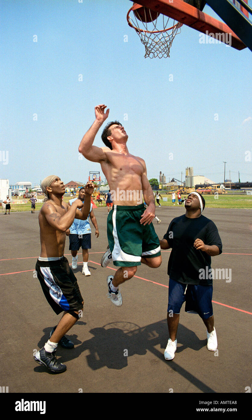 Teamwork in basketball hi-res stock photography and images - Alamy