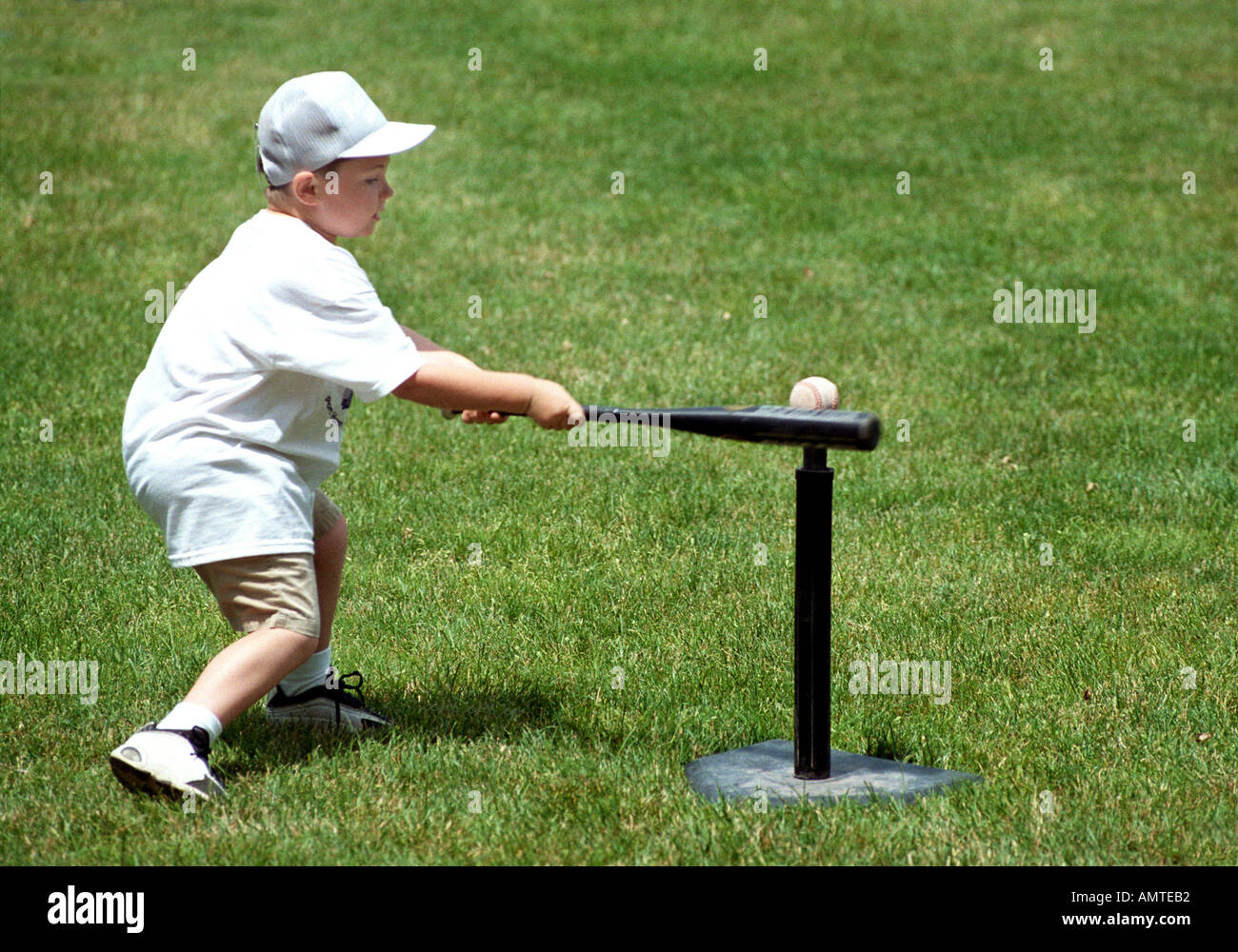4 year old playing tee ball hi-res stock photography and images - Alamy