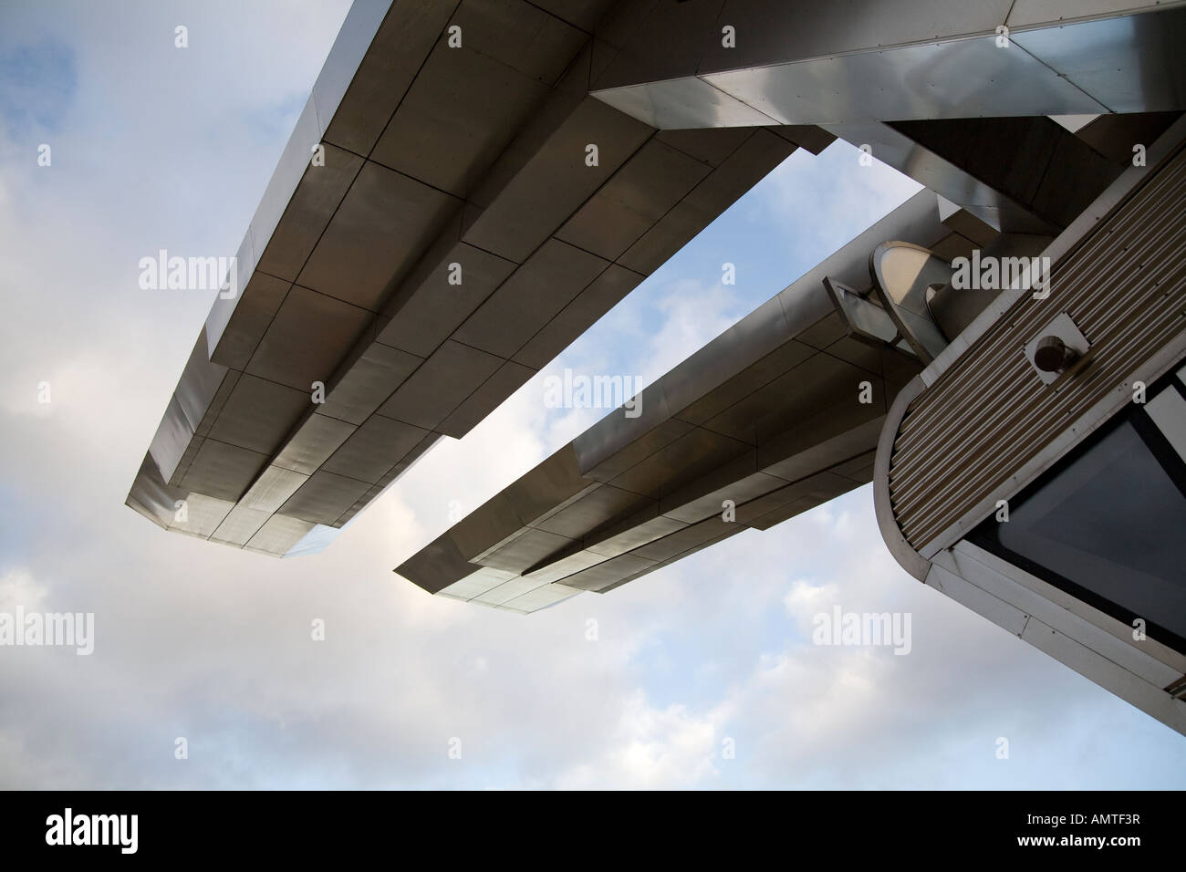 the architecture of London Vauxhall tube and bus station exterior view ...
