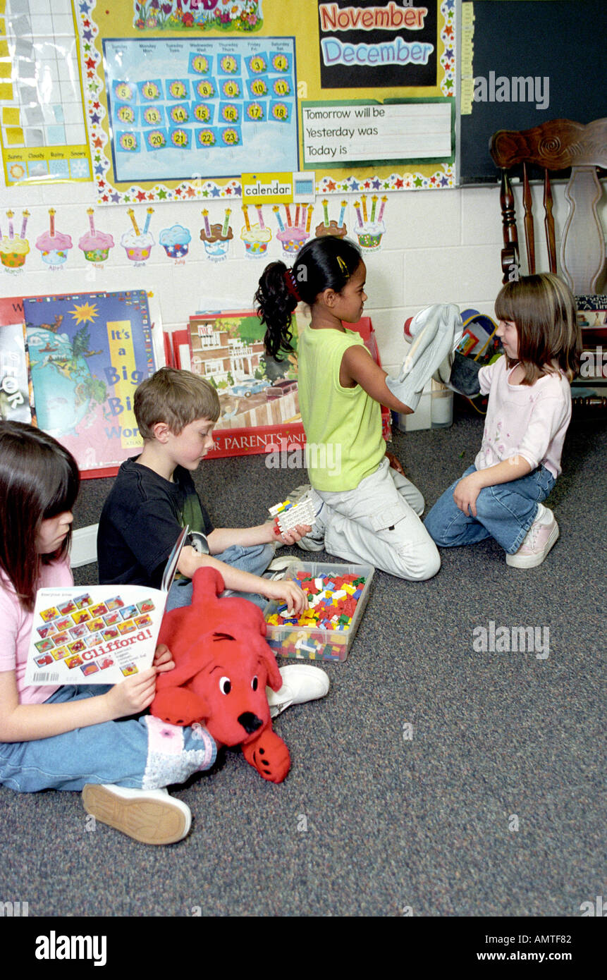 Children grade 1 classroom hi-res stock photography and images - Alamy