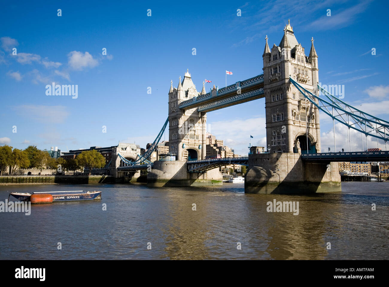 Tower brige in london england hi-res stock photography and images - Alamy