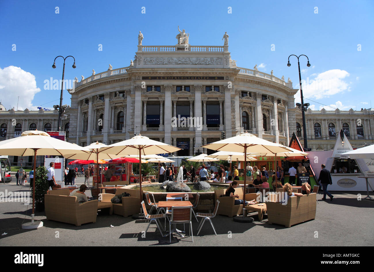 Castle theater. The most important stage in the German language room ...