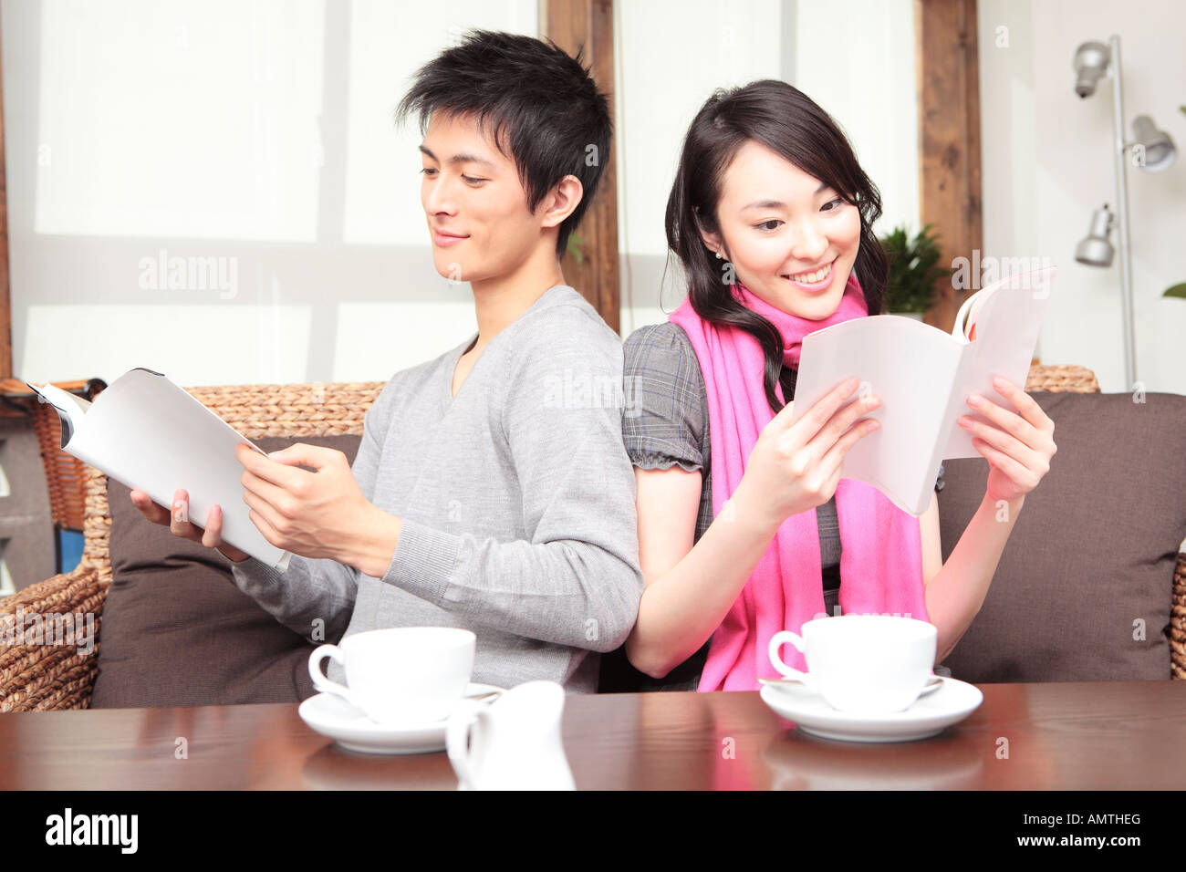 Japanese woman female reading books hi-res stock photography and images ...