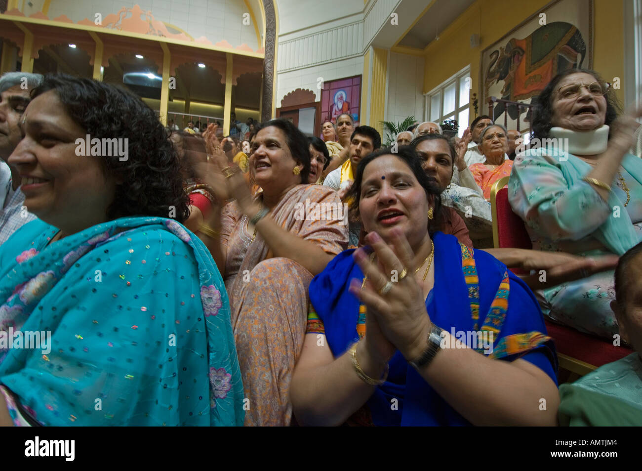 Women chanting in Hindu Temple Stock Photo - Alamy