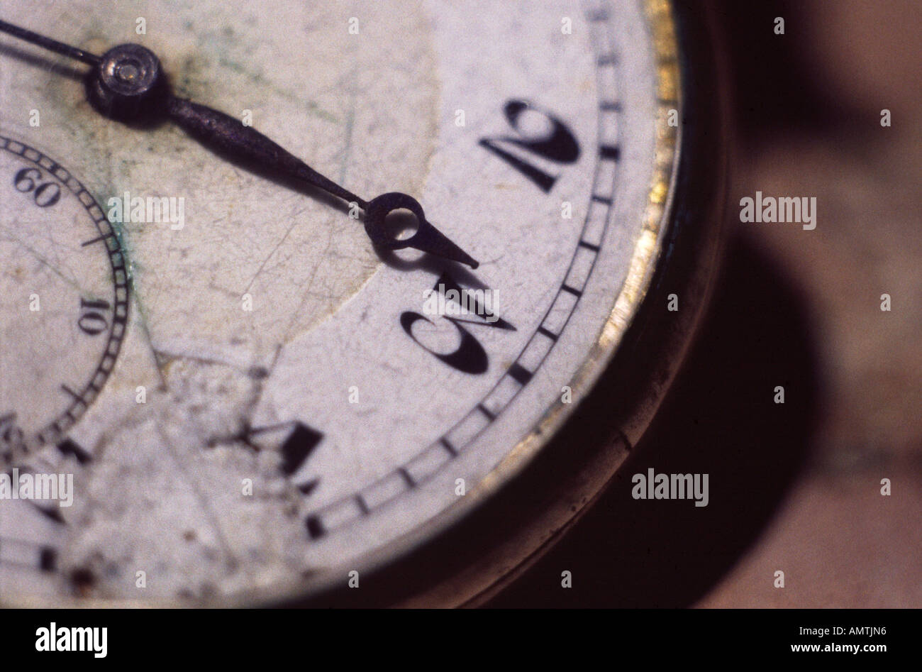 Old fashioned clock hi-res stock photography and images - Alamy