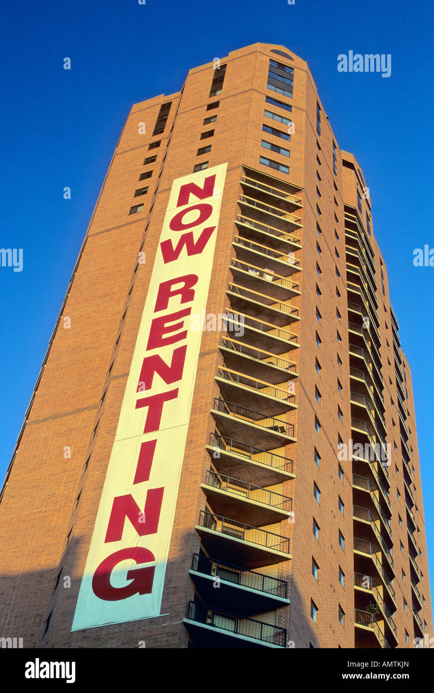 "NOW RENTING" BANNER ON HIGH-RISE APARTMENT BUILDING IN ST.PAUL ...