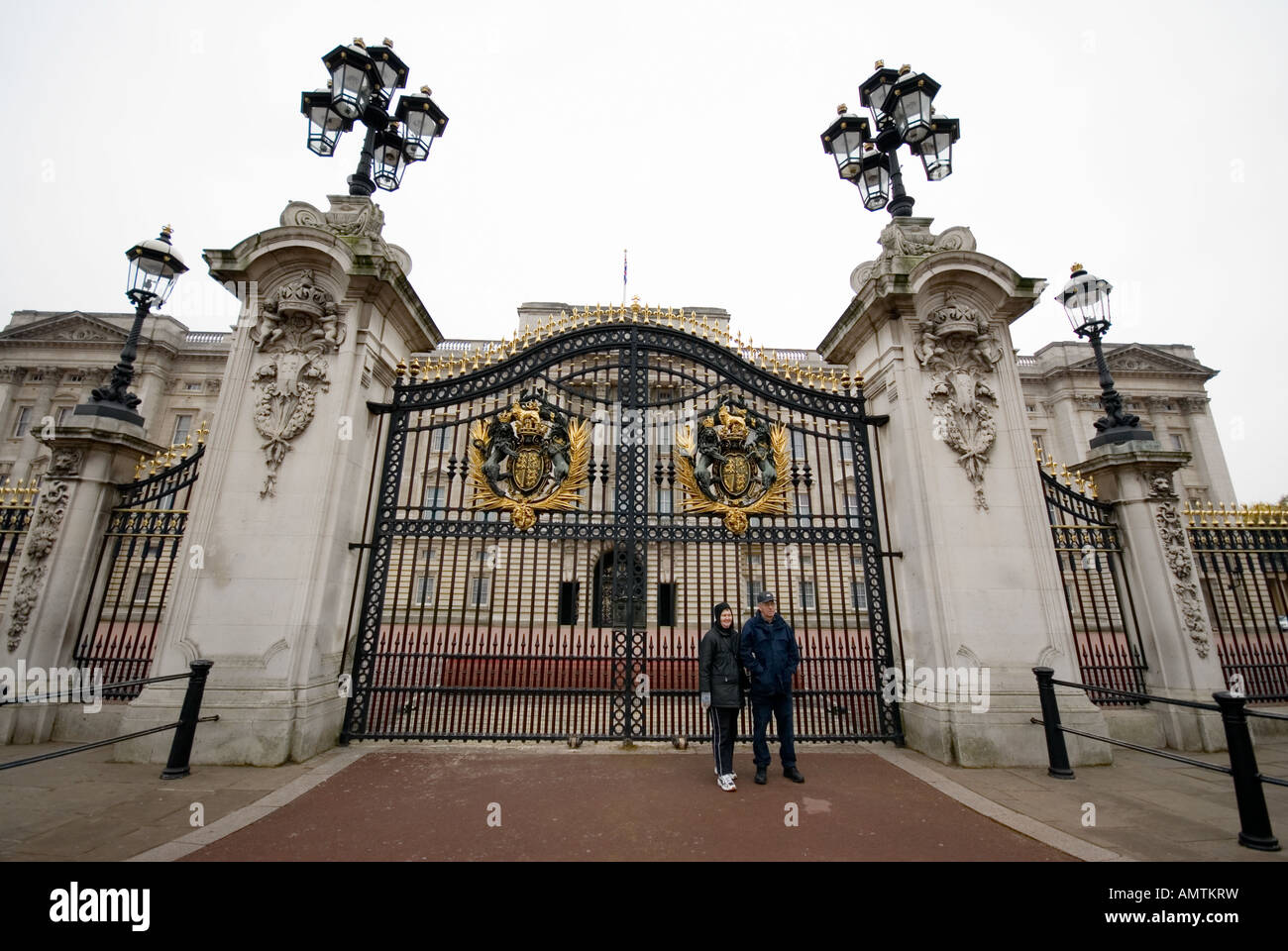 Buckingham Palace gate London Stock Photo - Alamy