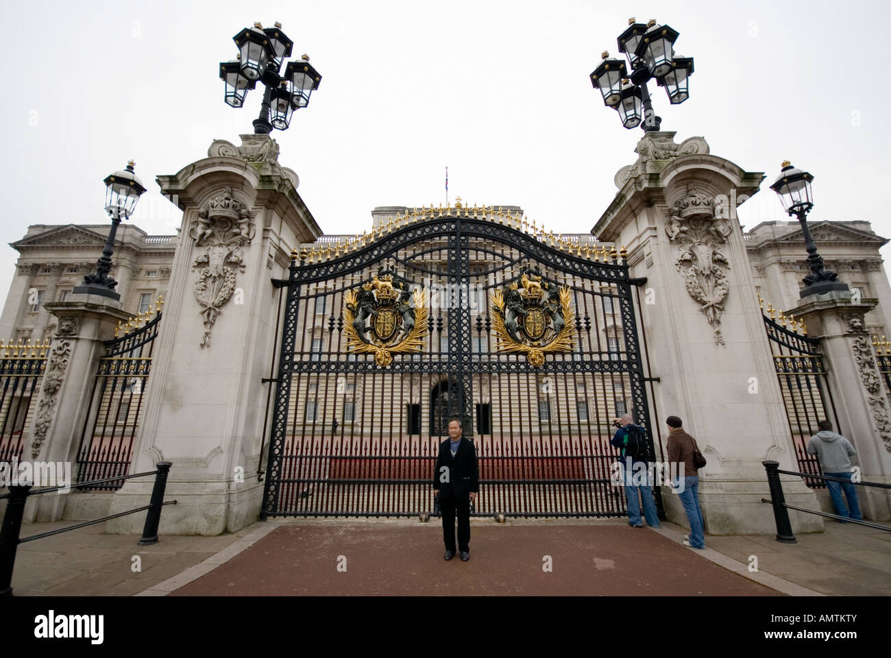 Buckingham Palace gate London Stock Photo - Alamy