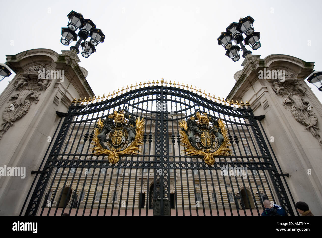 Buckingham Palace gate London Stock Photo - Alamy