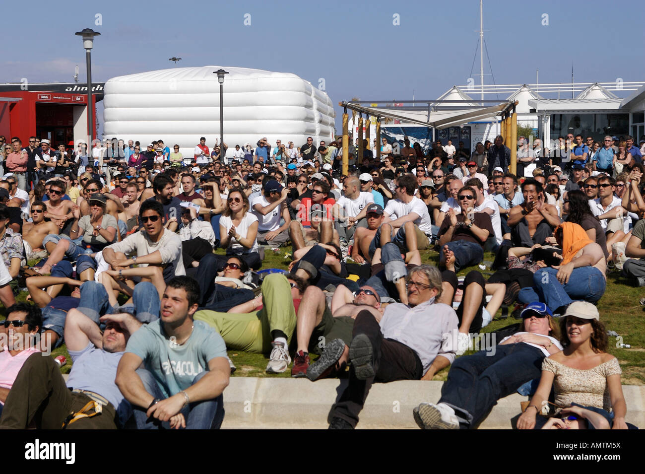 Crowds onshore hi-res stock photography and images - Alamy