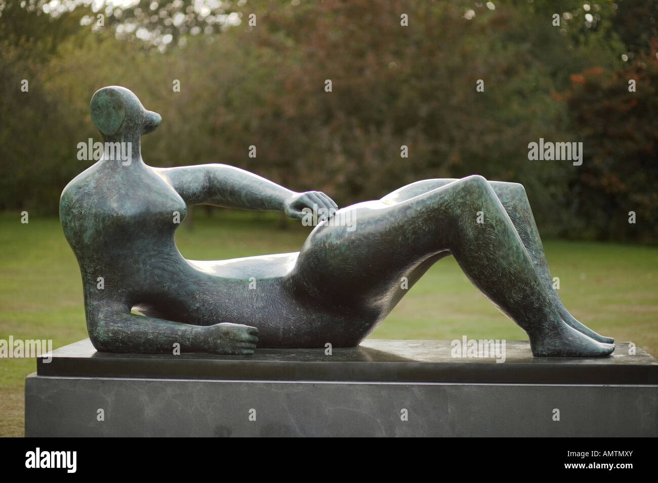 Henry Moore sculpture Reclining Figure 1982 Stock Photo - Alamy