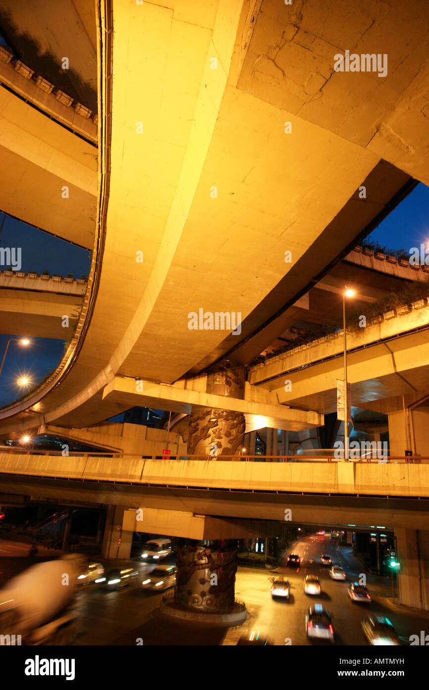 Highway overpass pillars in urban hi-res stock photography and images ...