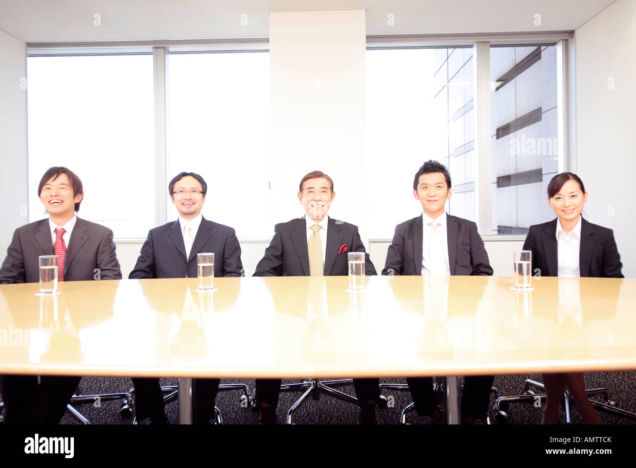 Portrait japanese office workers hi-res stock photography and images ...