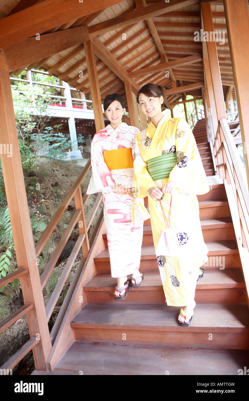 Japanese woman putting on a yukata Stock Photo - Alamy