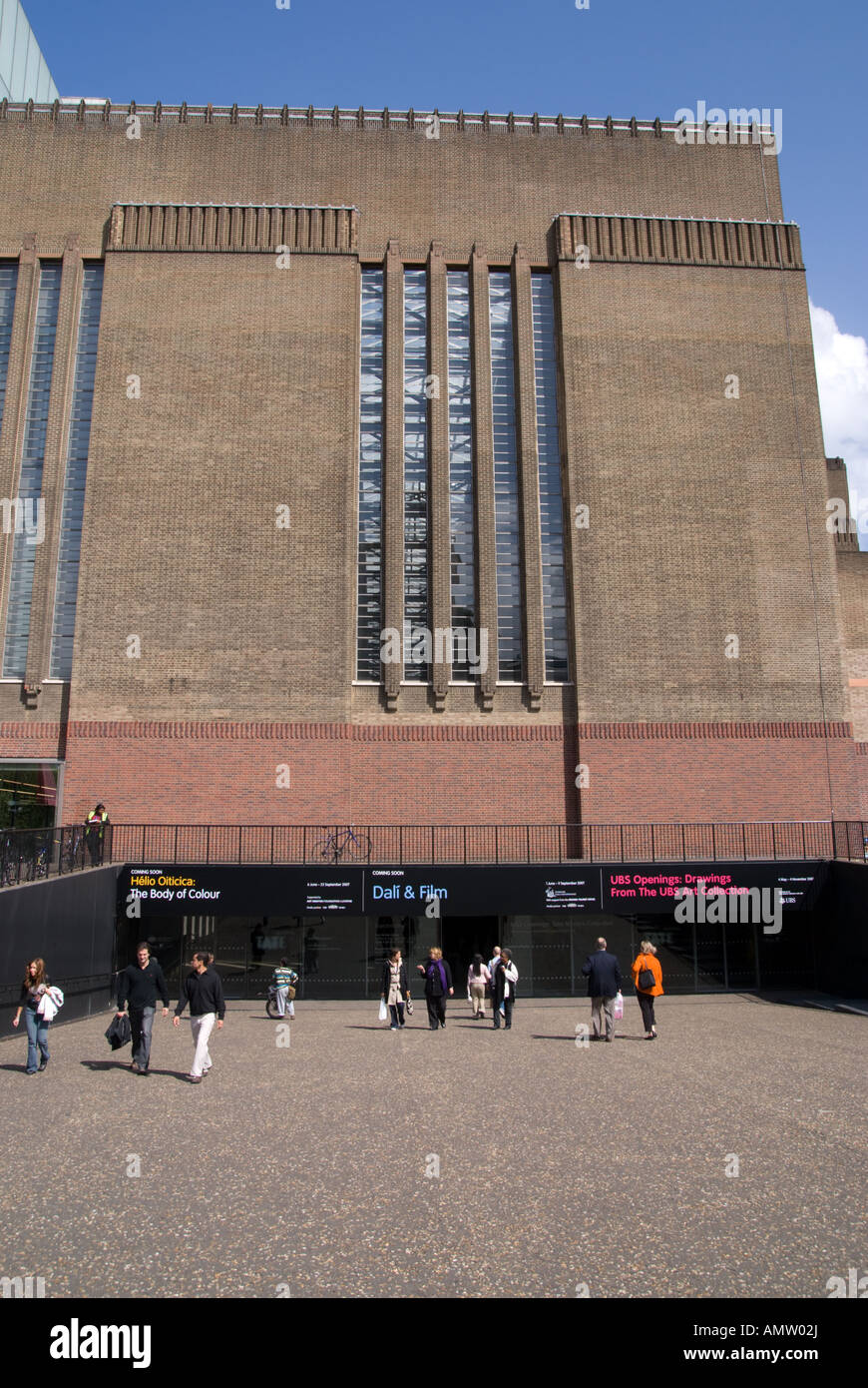 Tate Modern Entrance High Resolution Stock Photography and Images - Alamy