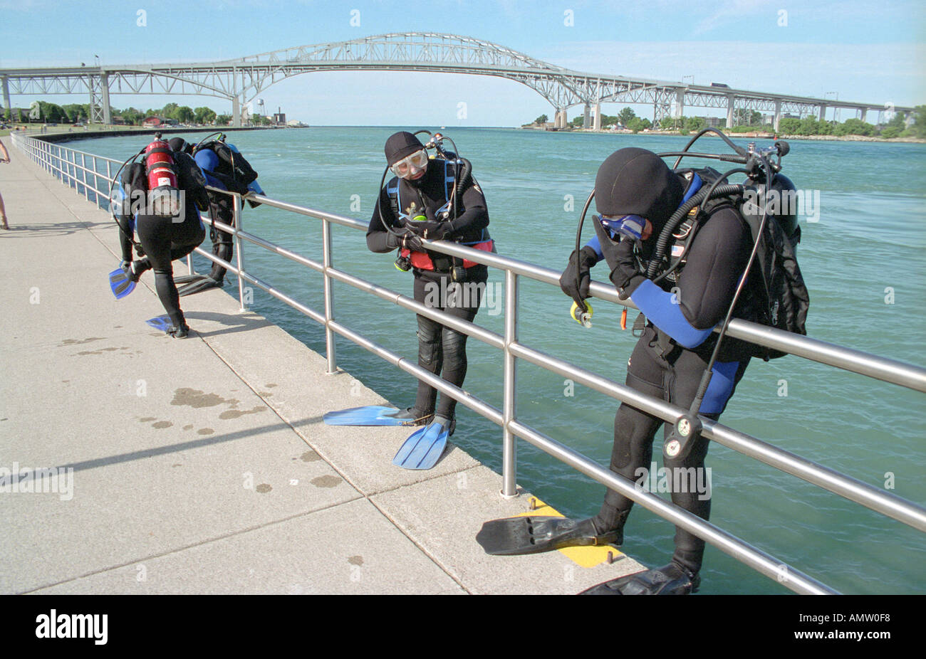 Divers and wreck hi-res stock photography and images - Alamy