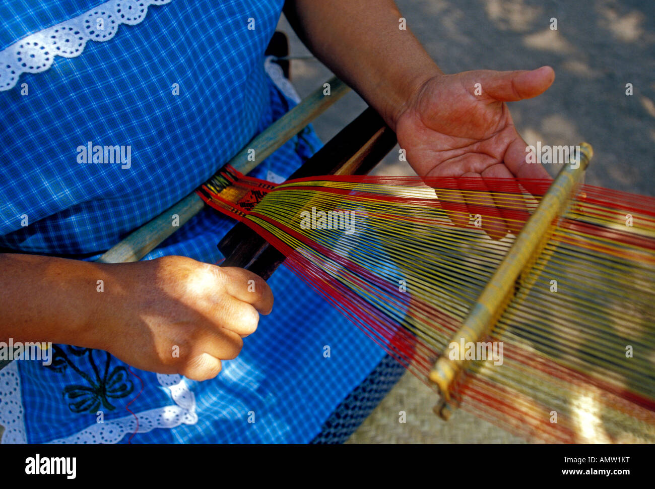 Ines Navarro Gomez, famous weaver, weaver, weaving, weaving on loom ...