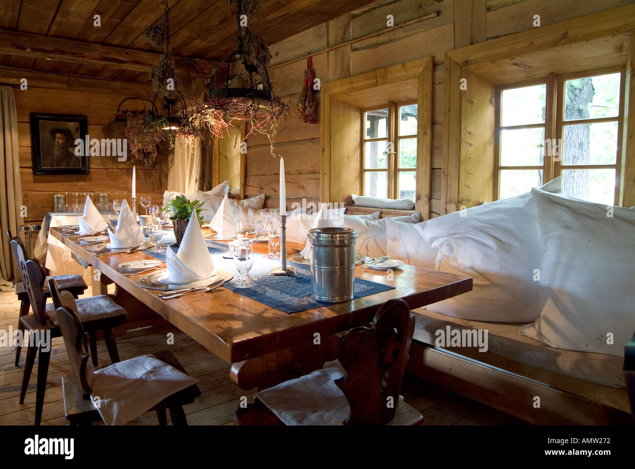 upmarket restaurant interior Stock Photo - Alamy