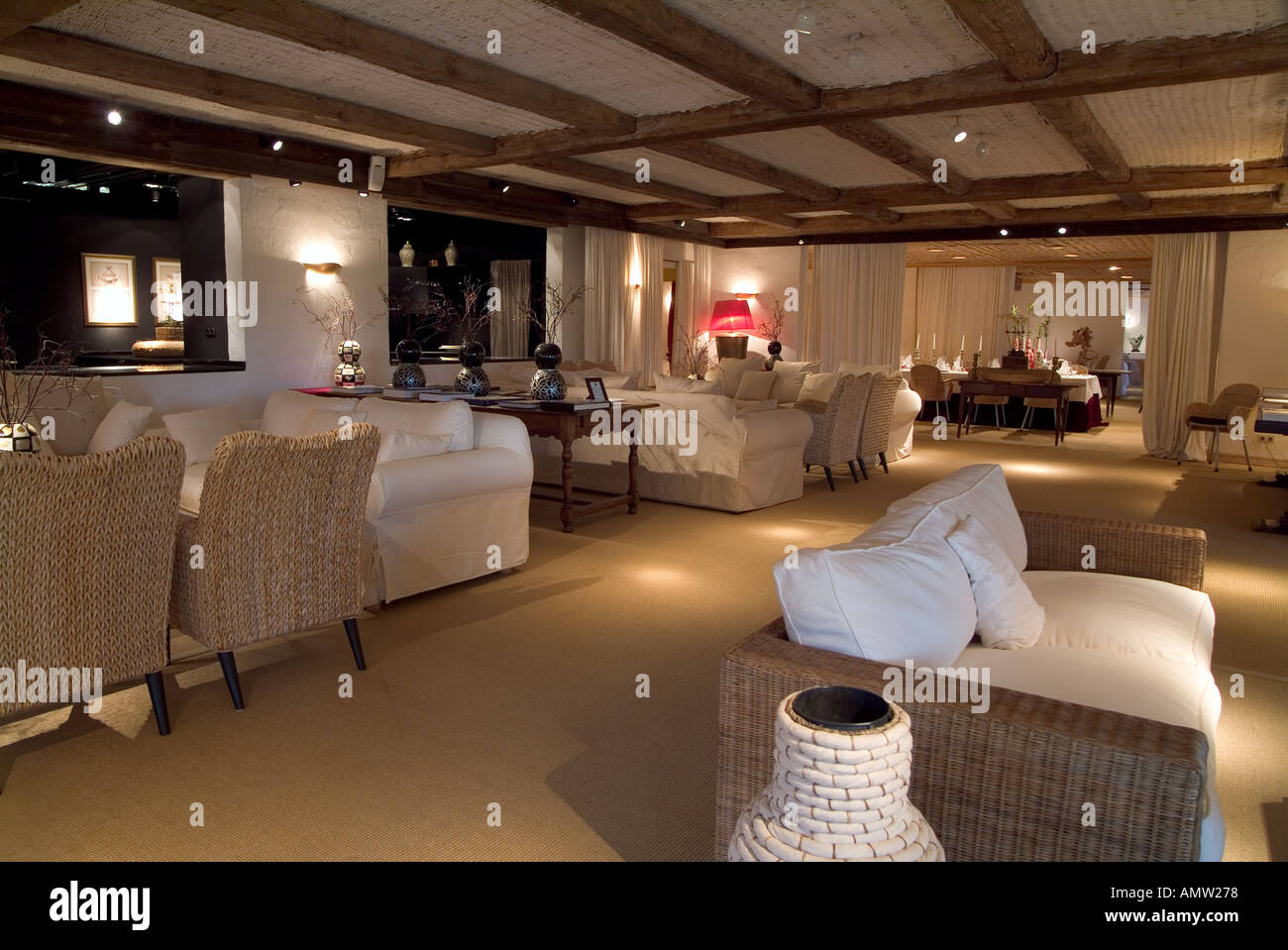 upmarket restaurant interior Stock Photo - Alamy