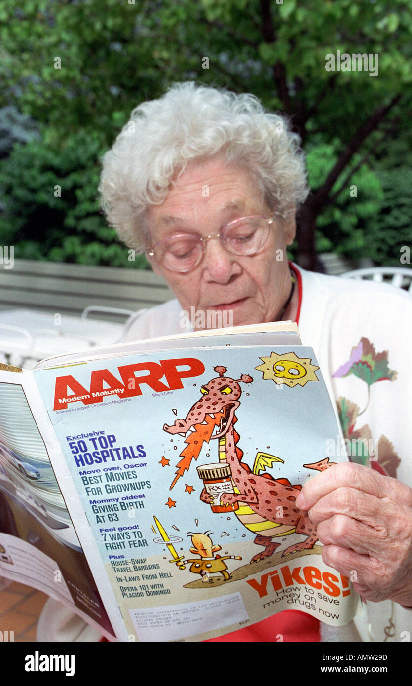 Reading senior hi-res stock photography and images - Alamy