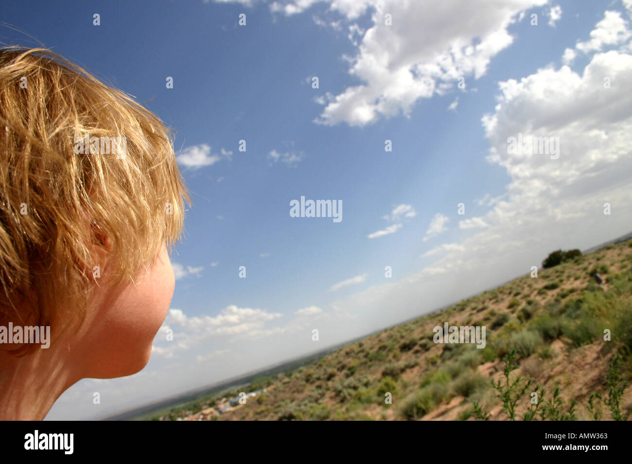 child looking at desert landscape Stock Photo - Alamy