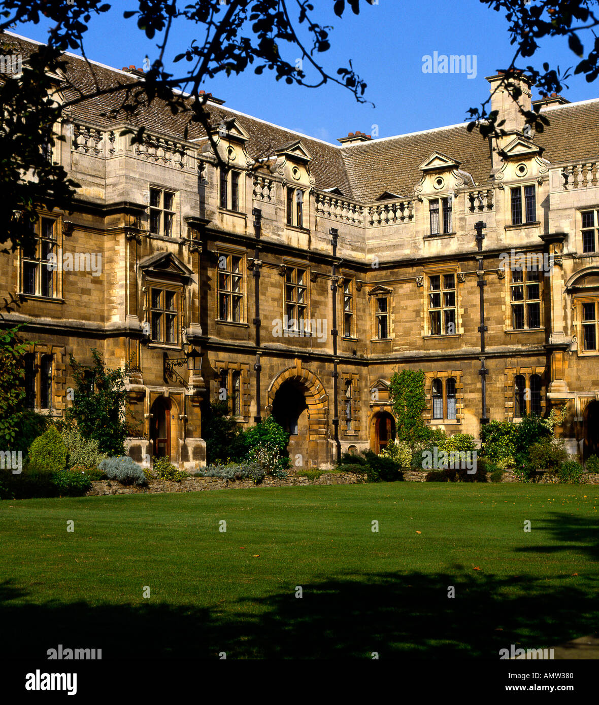 Pembroke college cambridge hi-res stock photography and images - Alamy