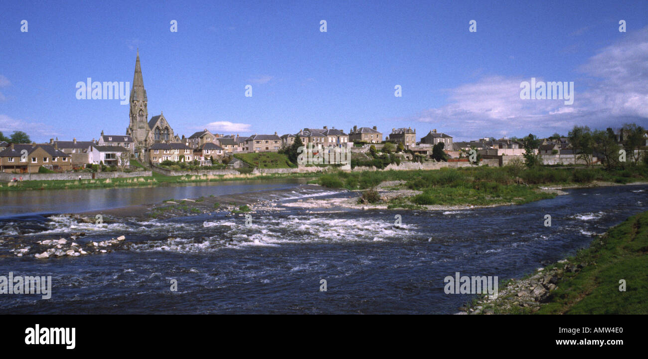 The town of Kelso on the River Tweed in the Scottish Borders region ...