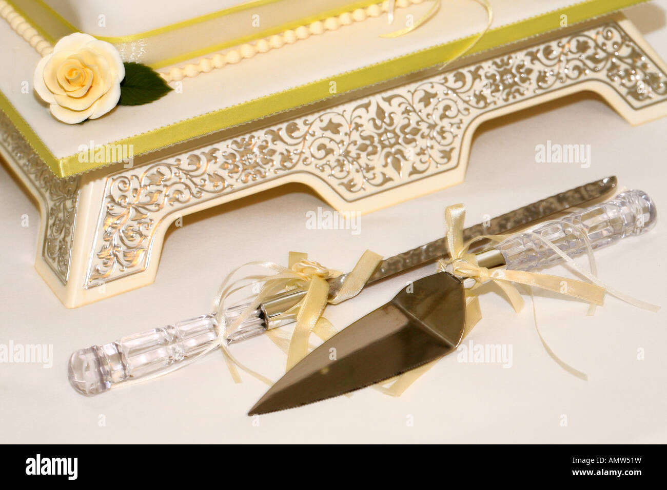 Base for cake silver hi-res stock photography and images - Alamy