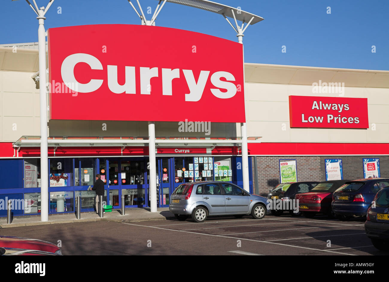 Shop currys electrical goods hi-res stock photography and images - Alamy
