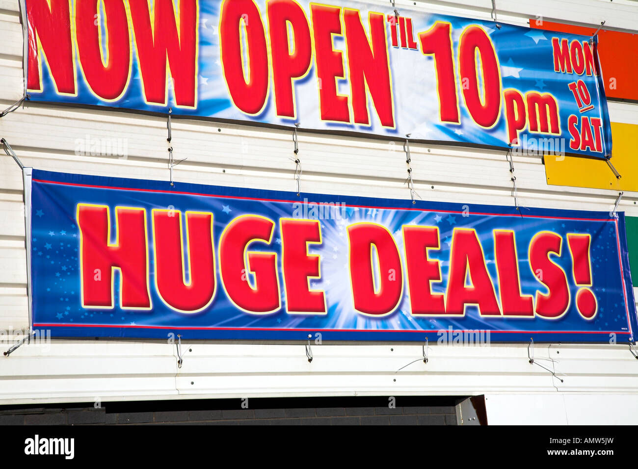 Bargain advertising hi-res stock photography and images - Alamy