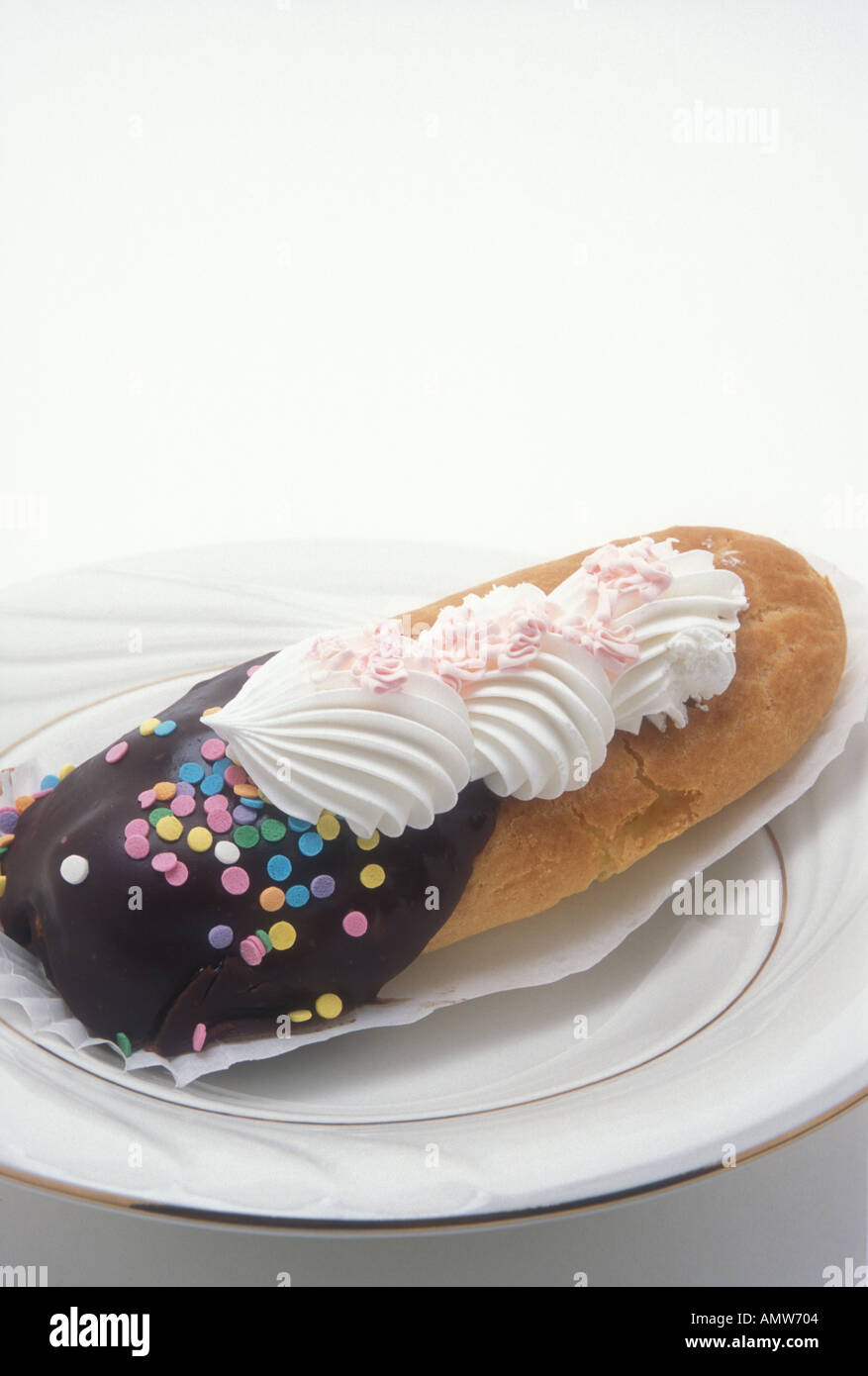 Eclair shells hi-res stock photography and images - Alamy