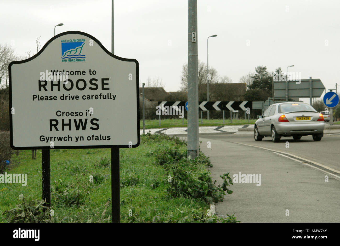 Vale road roundabout hi-res stock photography and images - Alamy