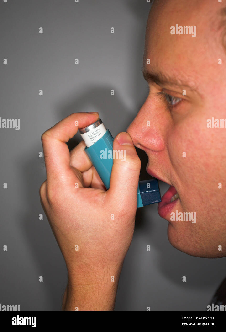 Hand holding inhaler hi-res stock photography and images - Alamy