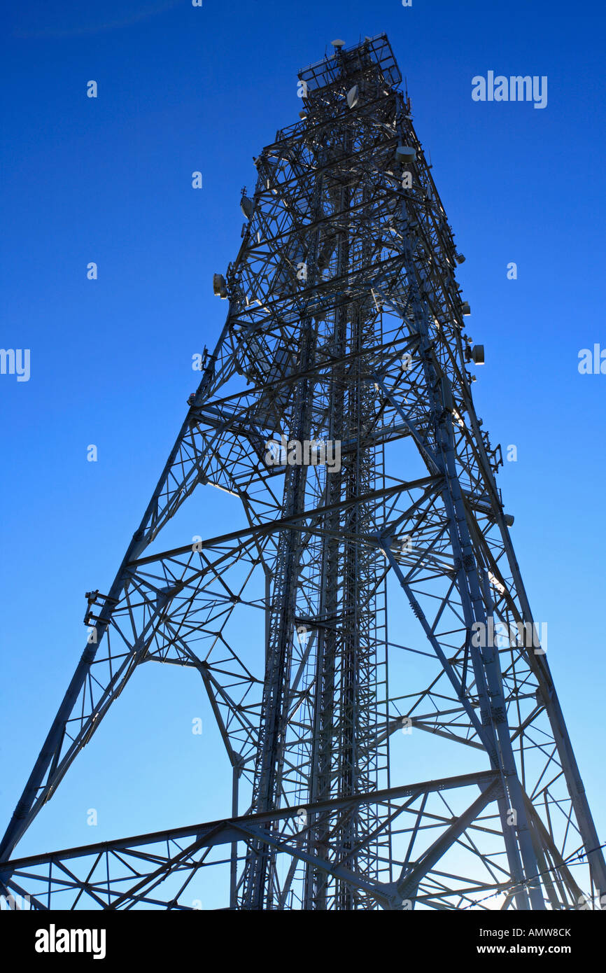 Looking up at telecommunications mast against a clear, blue sky Stock ...
