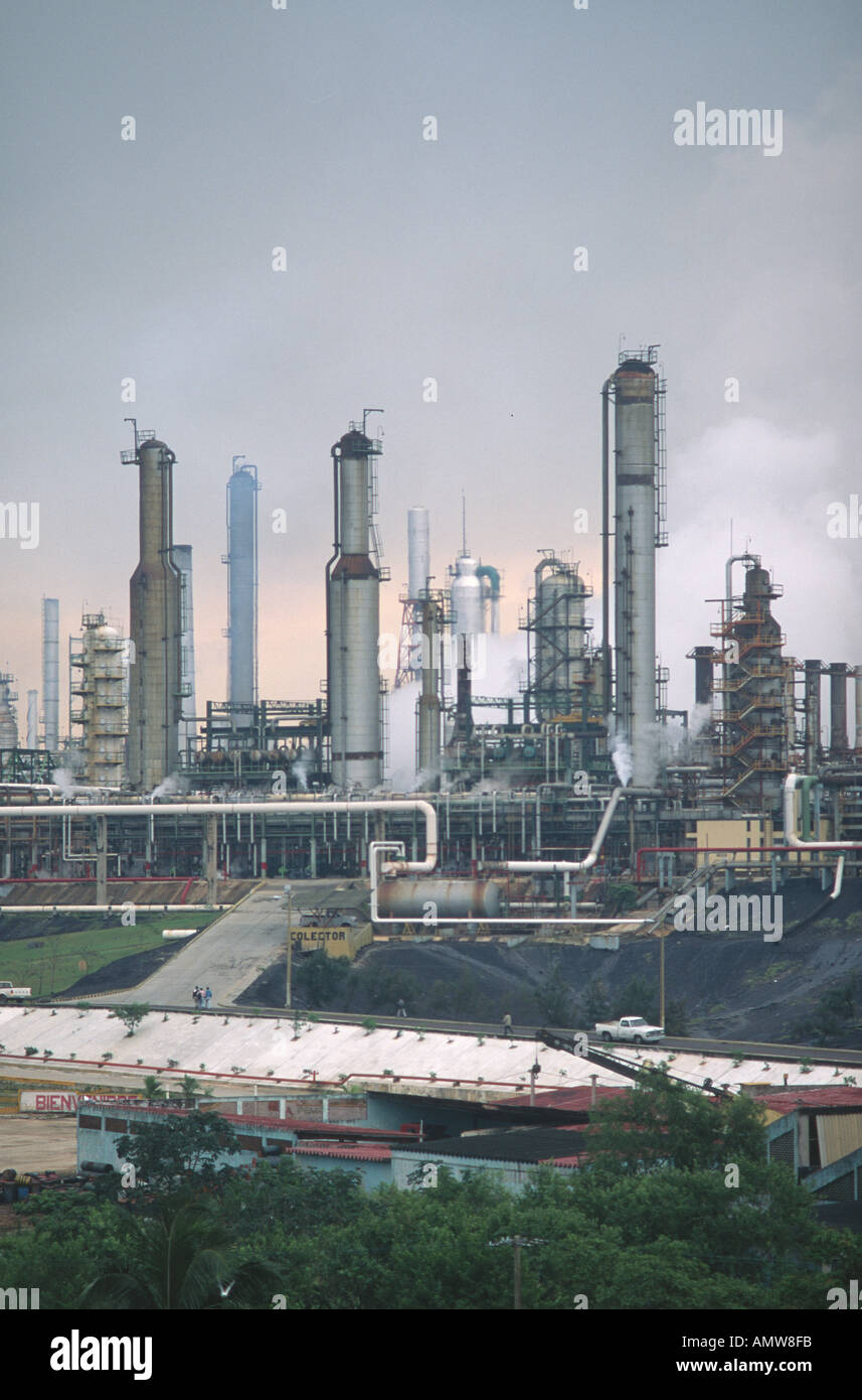 Pollution emitted by PEMEX oil refinery at Miniatitlan in Mexico Stock ...