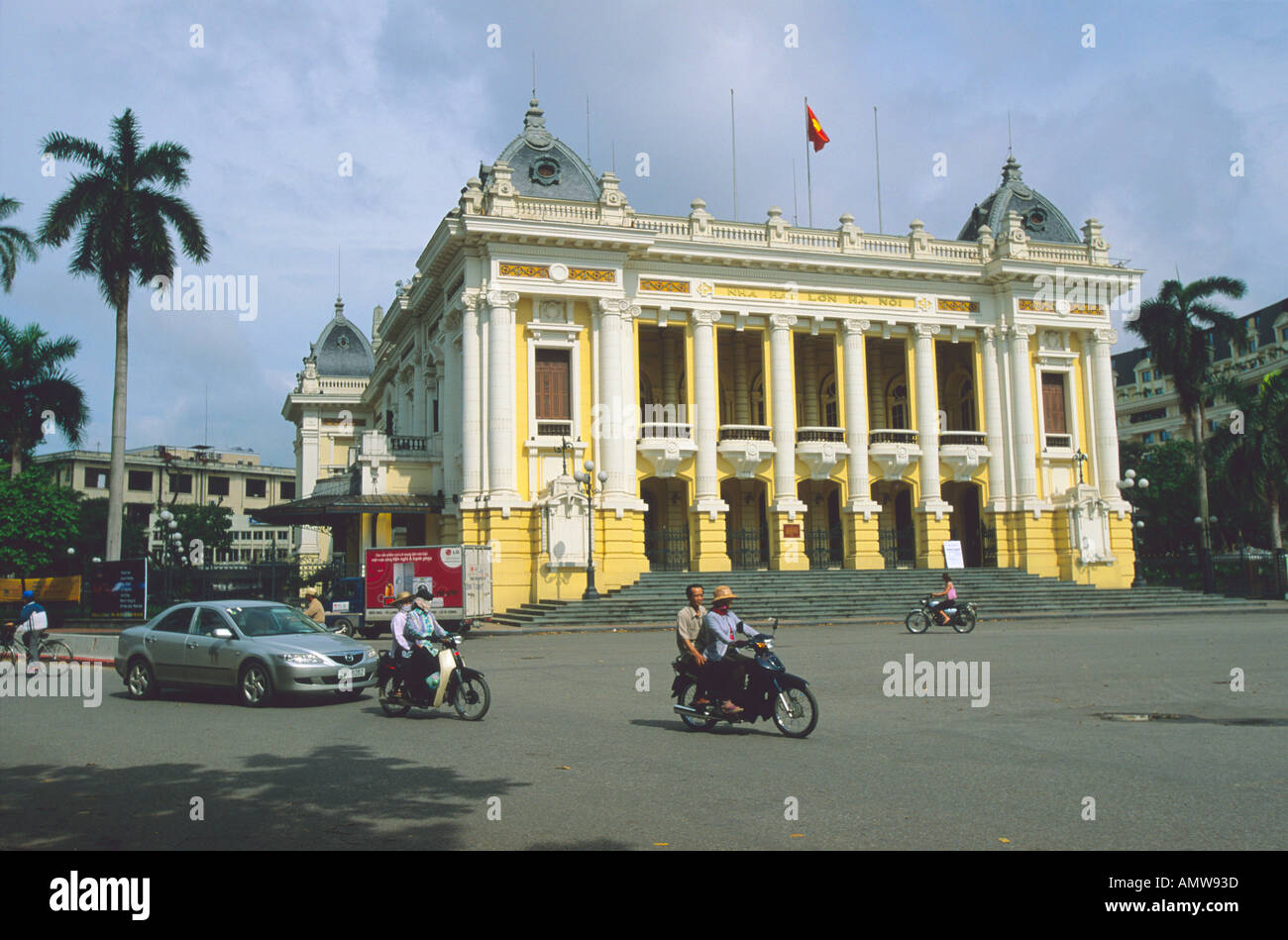 Grand french building in hanoi hi-res stock photography and images - Alamy