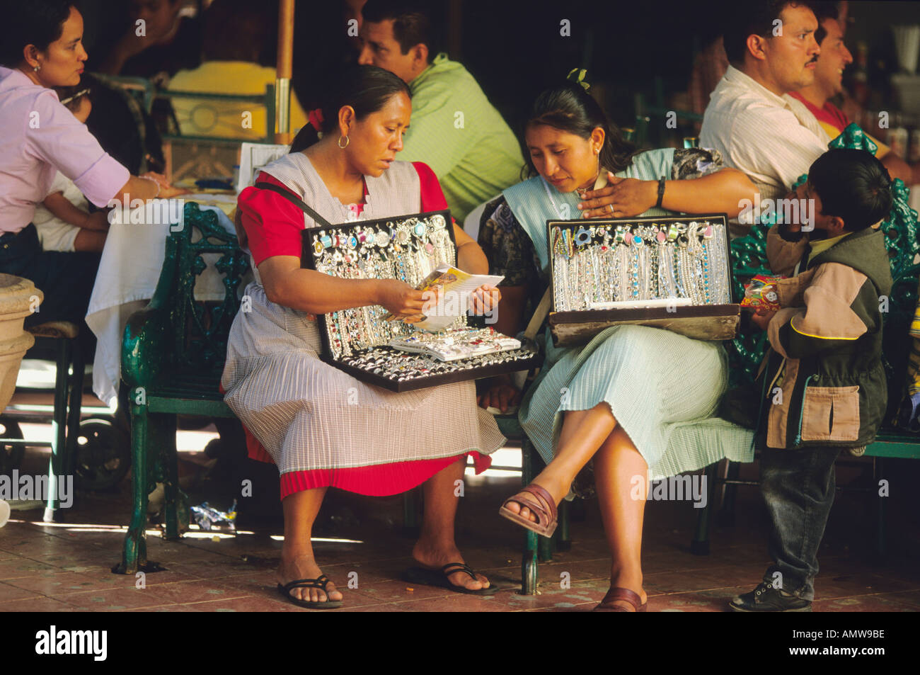 Indigenous Mexicans selling jewellery Stock Photo - Alamy