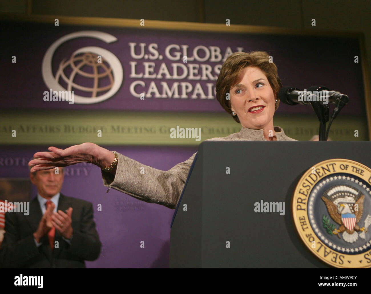 First lady laura bush hi-res stock photography and images - Alamy