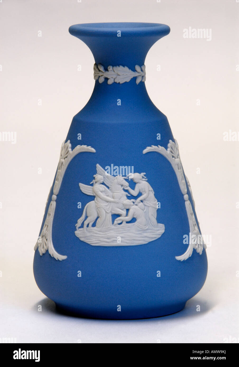 Wedgwood jasperware hi-res stock photography and images - Alamy