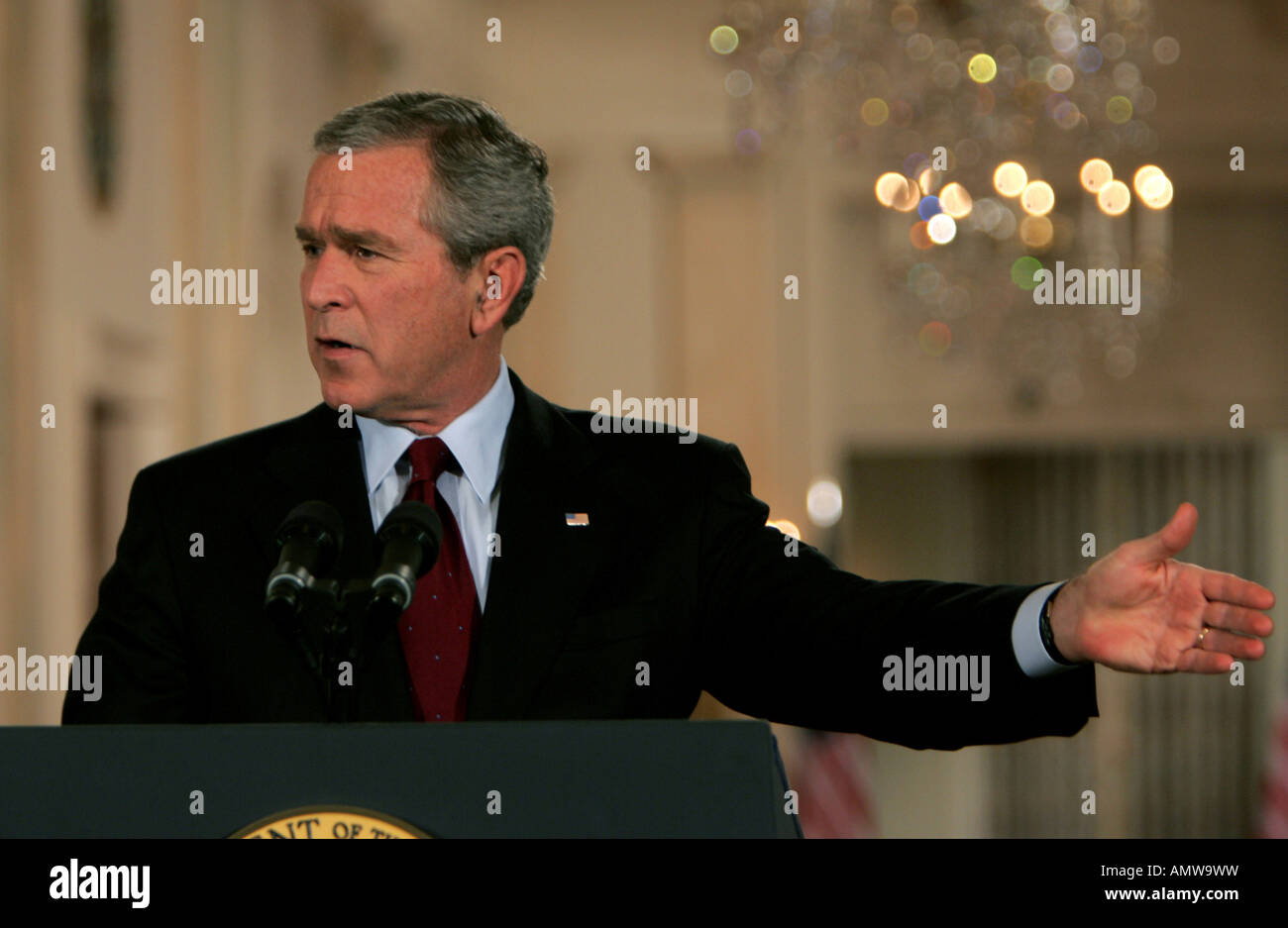 Politician talking into reporters hi-res stock photography and images ...