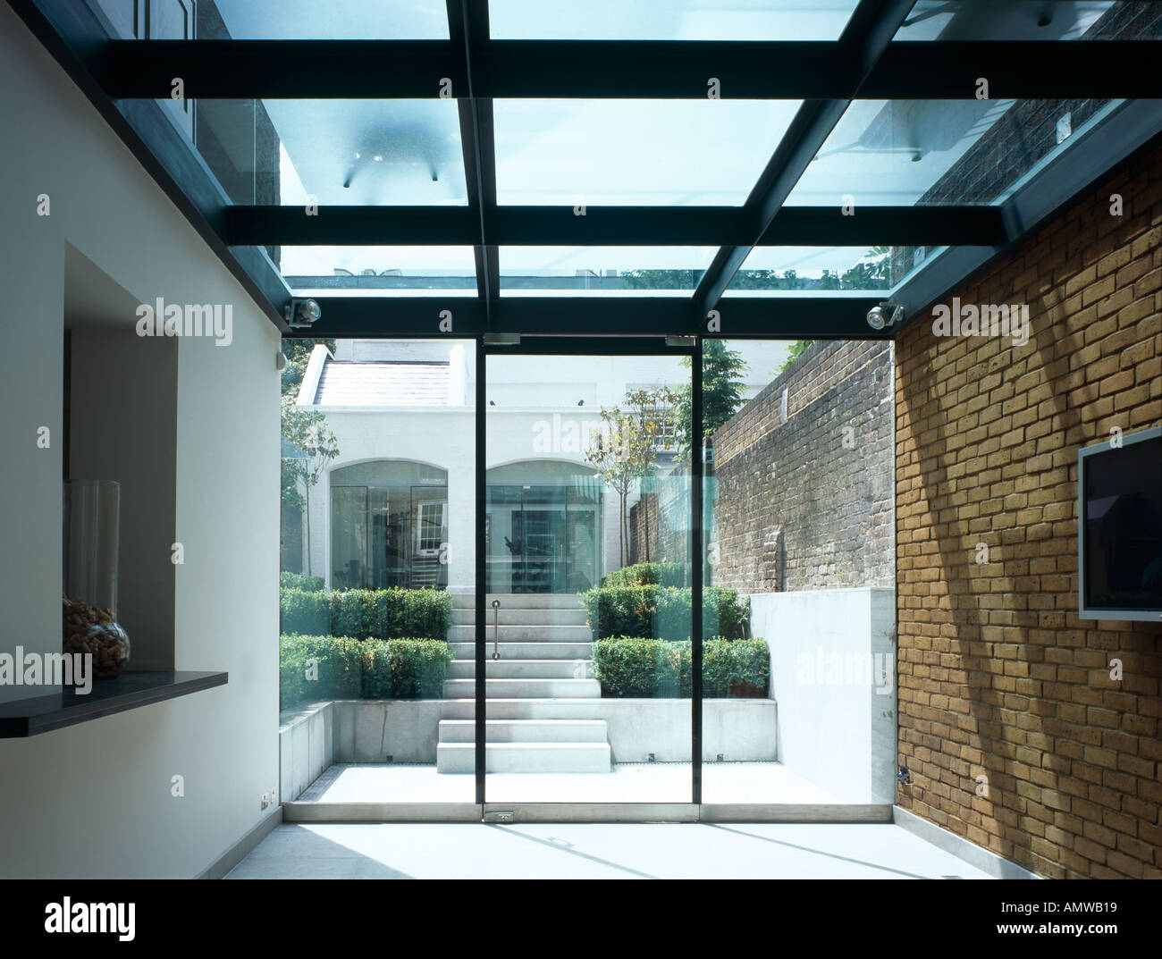 Glass House Extension near Regent's Park NW1. Lower level of extension ...