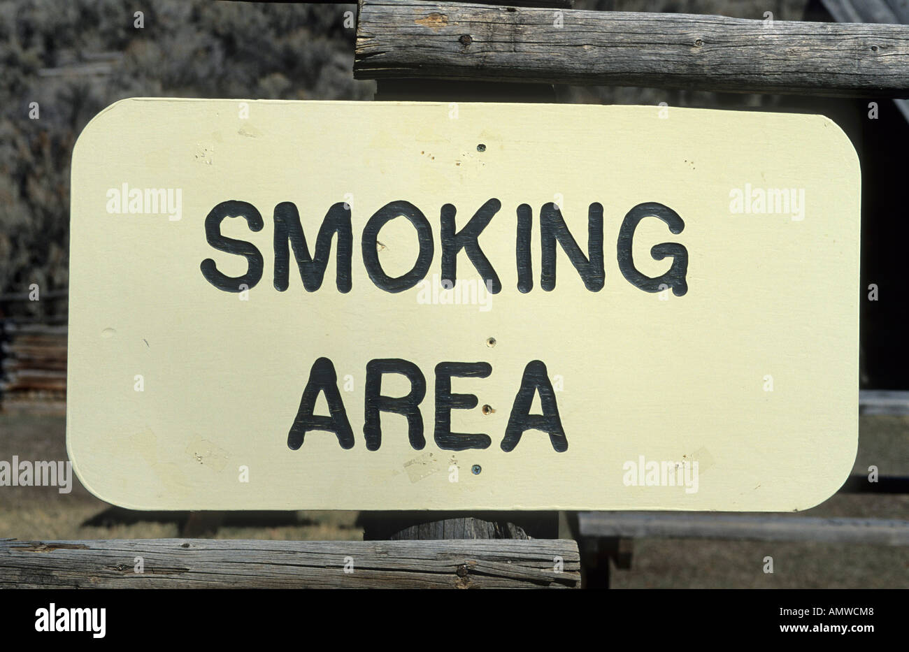 Sign for a smoking area in the USA Stock Photo - Alamy