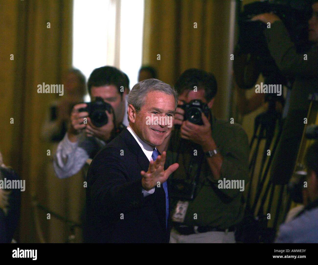United president george bush smile hi-res stock photography and images ...