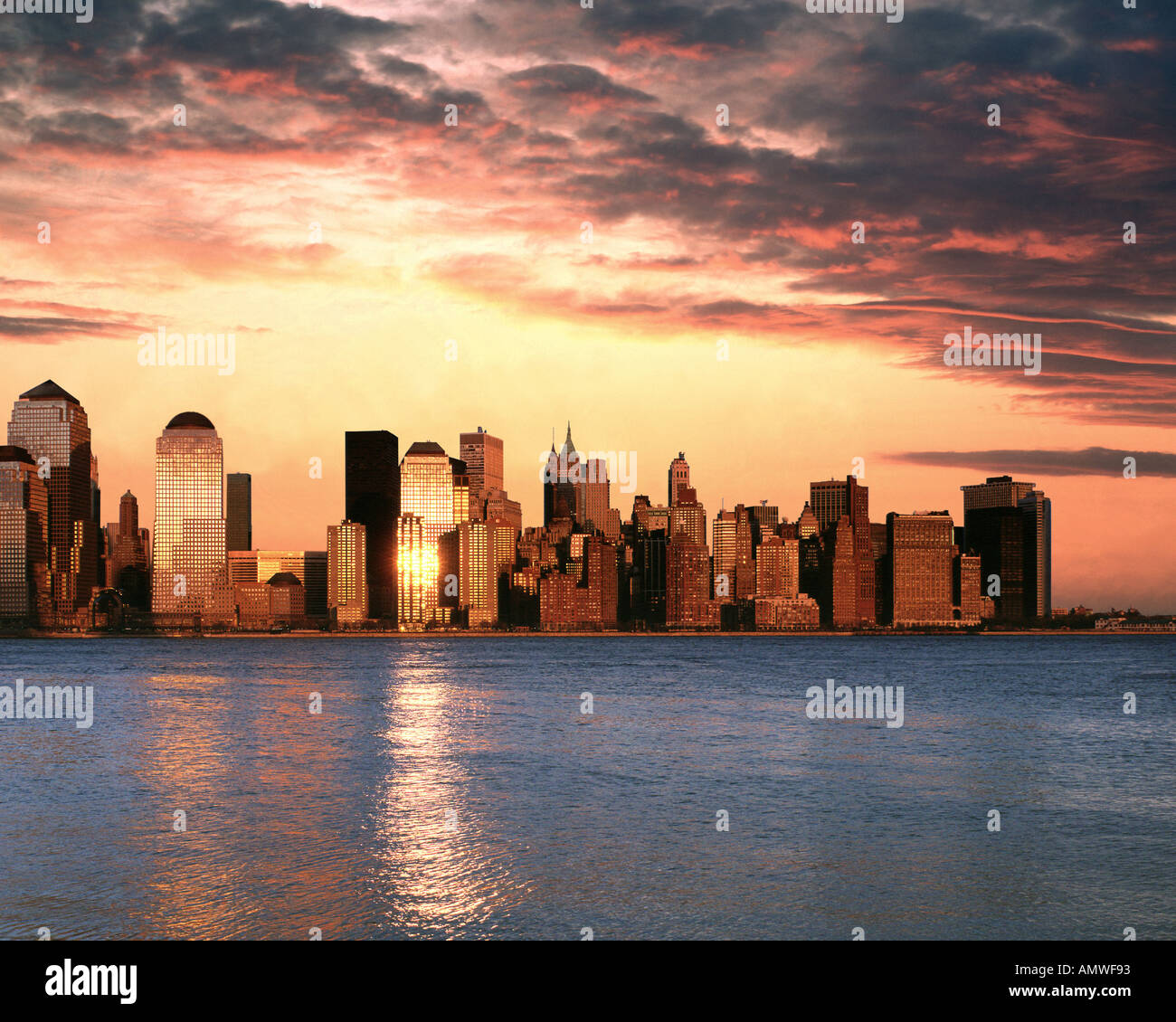 Manhattan skyline at sunrise hi-res stock photography and images - Alamy