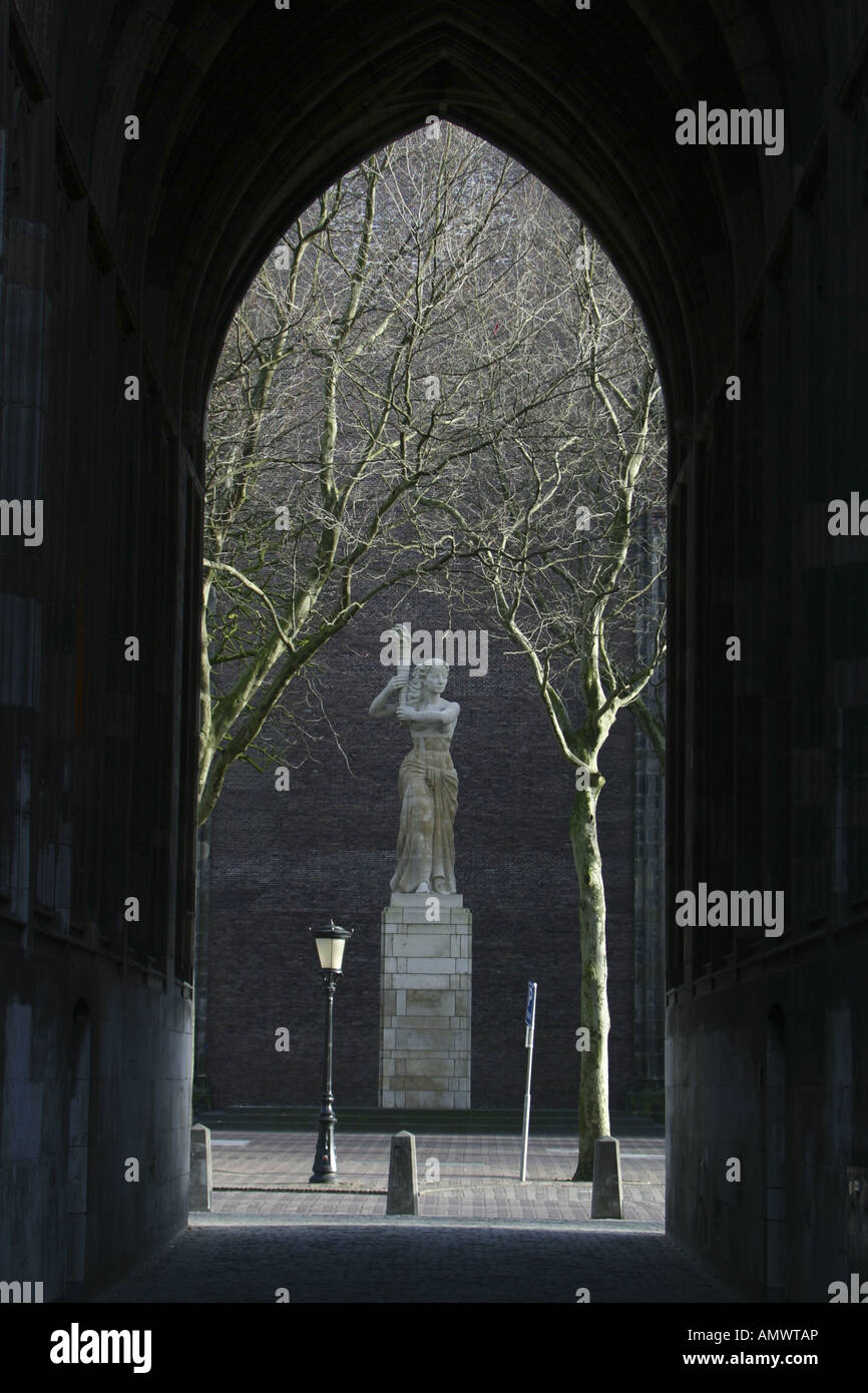 View through stone gate hi-res stock photography and images - Alamy