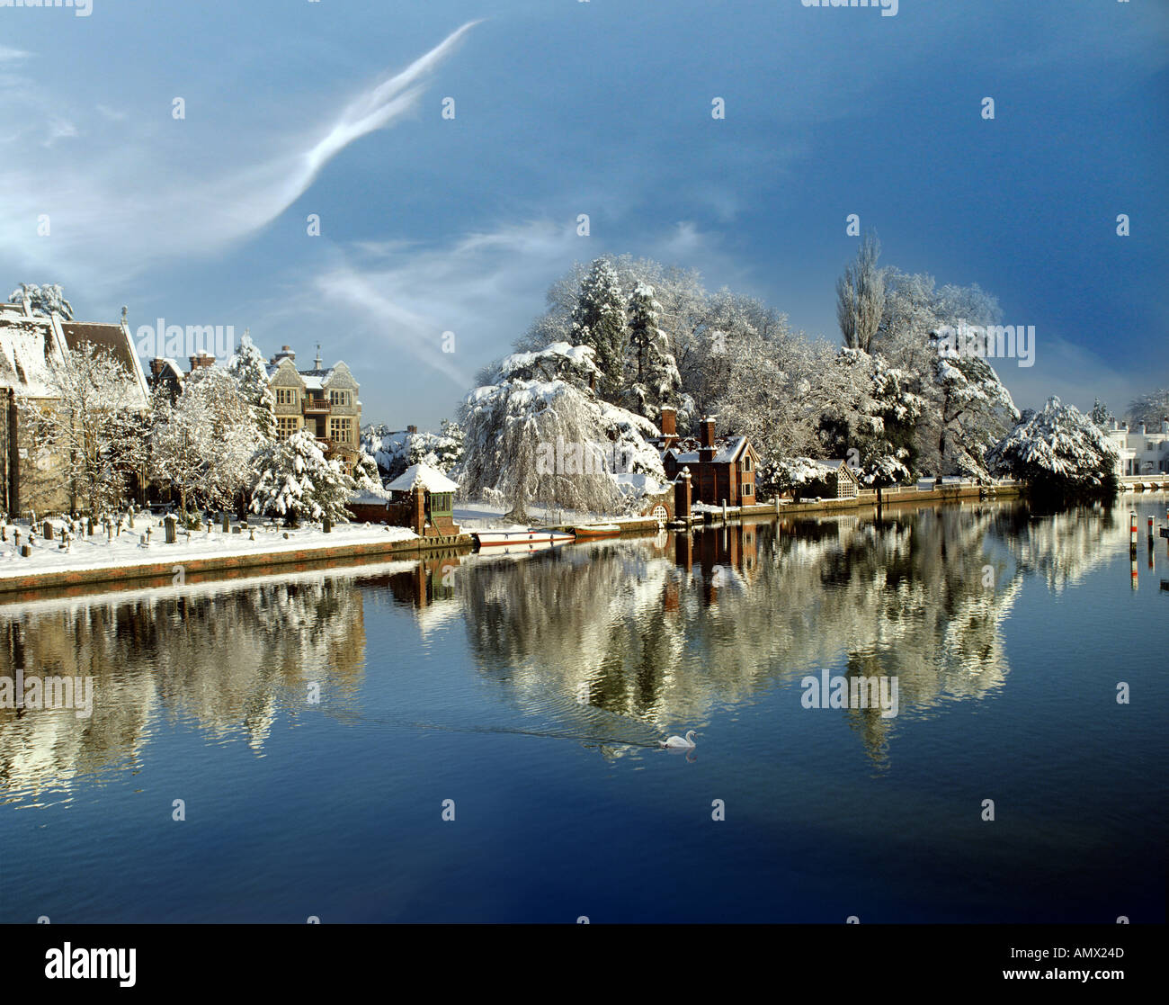 GB - BUCKINGHAMSHIRE: Town of Marlow and River Thames Stock Photo ...