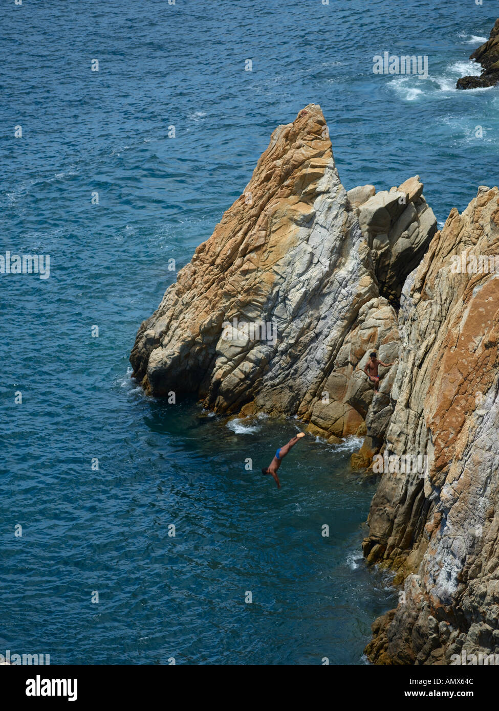 Acapulco cliff divers hi-res stock photography and images - Alamy